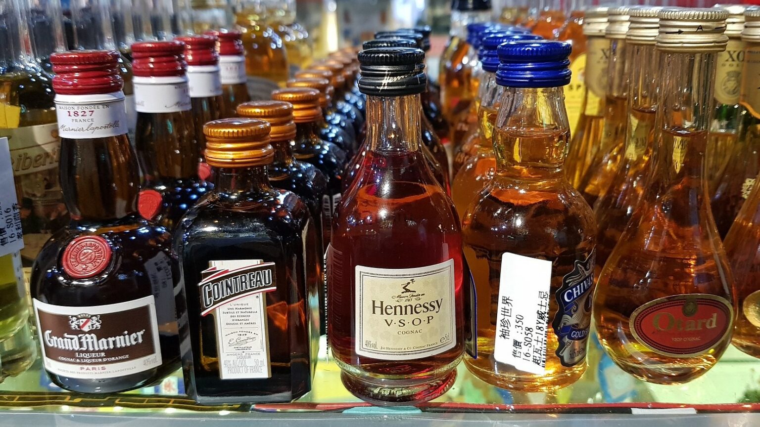 Alkoholové miniatury – ALKOHOL DRINK